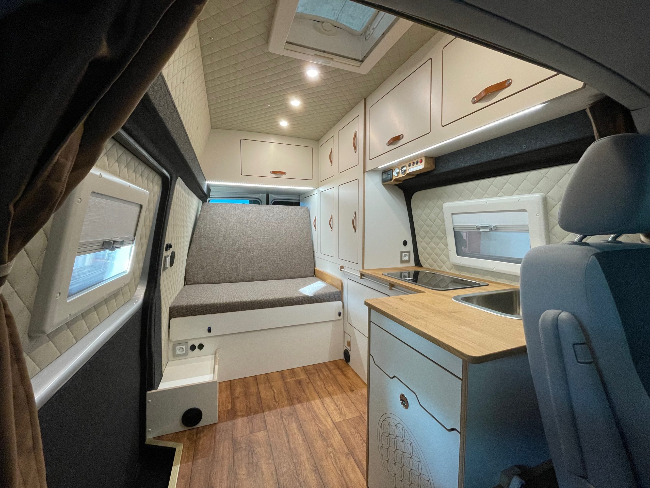 NOMAD CAMPER - obytné přestavby